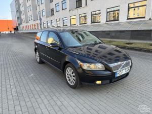 Melns Volvo V50 2006 Viļņa, ar dzinēja tilpumu 2.00 L un nobraukumu 350 tūkst. km par 1150 €, foto  vietnē AUTOMOTO.COM.LV