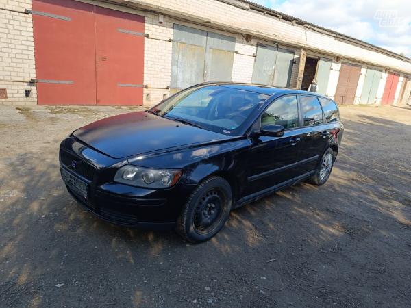 Black Volvo V50 2006 in Marijampole, with an engine capacity of 2.00 L and mileage of 280 thousand km for 1150 €, photo 1 on AUTOMOTO.COM.LV