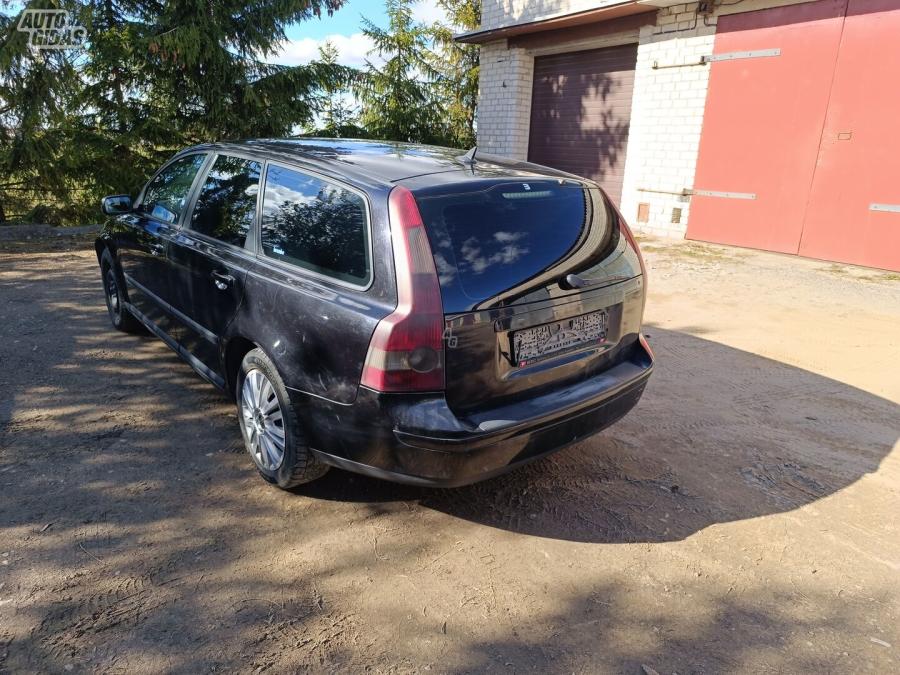 Melns Volvo V50 2006 Marijampole, ar dzinēja tilpumu 2.00 L un nobraukumu 280 tūkst. km par 1150 €, foto 7 vietnē AUTOMOTO.COM.LV