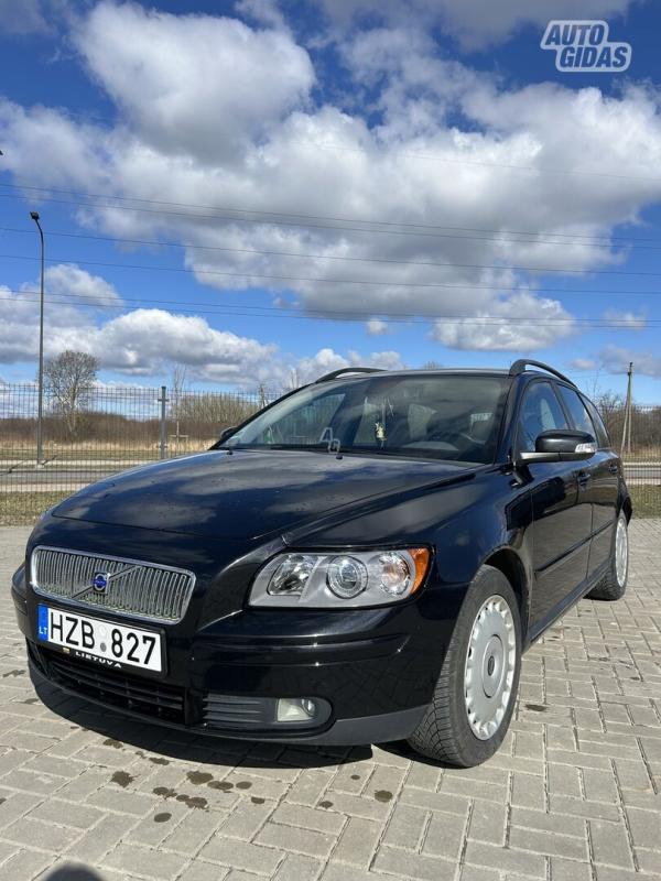 Black Volvo V50 2006 in Kaunas, with an engine capacity of 2.00 L and mileage of 318 thousand km for 1500 €, photo 1 on AUTOMOTO.COM.LV