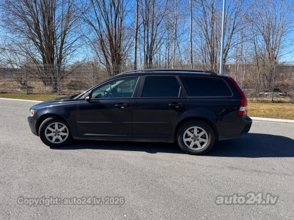 Black Volvo V50 2006 in Tallinn, with an engine capacity of 1.60 L and mileage of 250 thousand km for 2000 €, photo 2 on AUTOMOTO.COM.LV