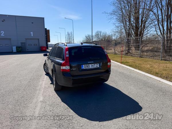 Black Volvo V50 2006 in Tallinn, with an engine capacity of 1.60 L and mileage of 250 thousand km for 2000 €, photo 3 on AUTOMOTO.COM.LV