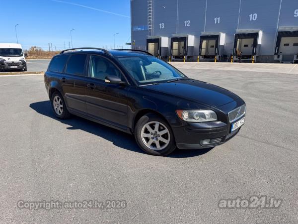 Black Volvo V50 2006 in Tallinn, with an engine capacity of 1.60 L and mileage of 250 thousand km for 2000 €, photo 5 on AUTOMOTO.COM.LV