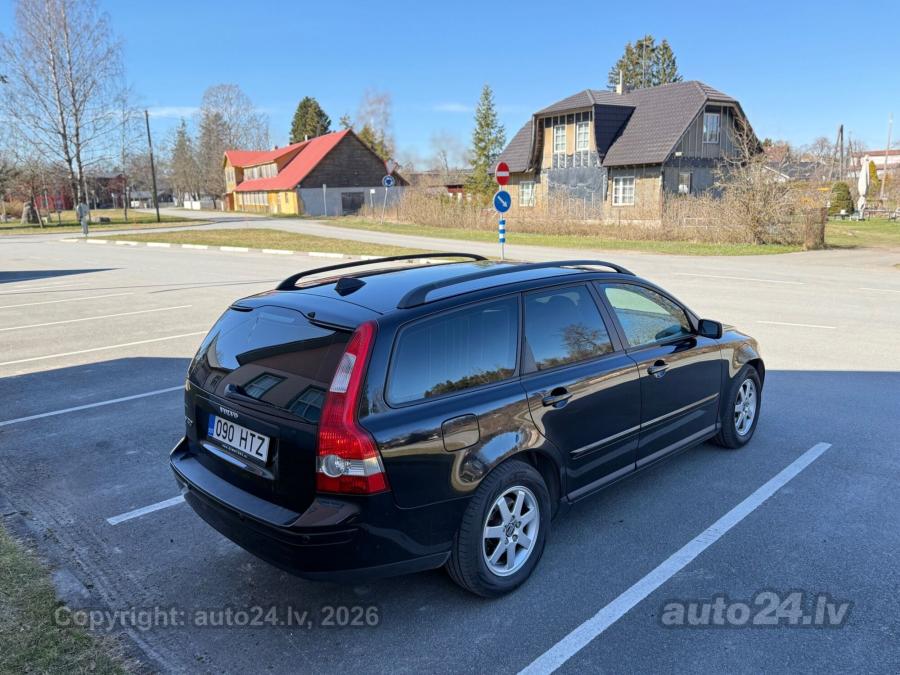 Black Volvo V50 2006 in Kehra, with an engine capacity of 1.60 L and mileage of 250 thousand km for 3250 €, photo 6 on AUTOMOTO.COM.LV