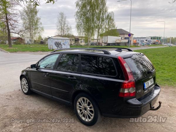 Melns Volvo V50 2006 Tallina, ar dzinēja tilpumu 2.00 L un nobraukumu 305 tūkst. km par 2600 €, foto 4 vietnē AUTOMOTO.COM.LV