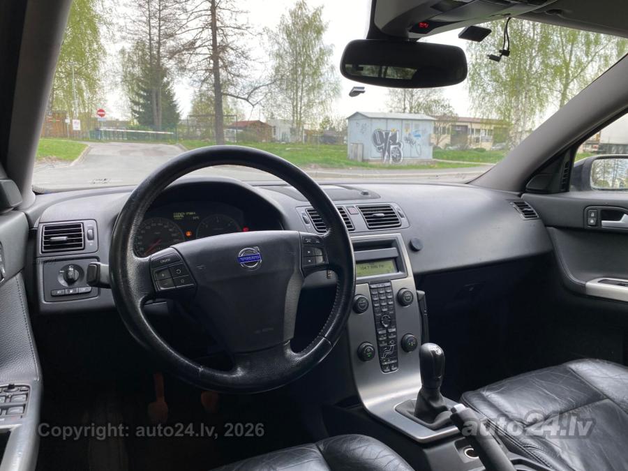 Черный Вольво В50 2006 в Таллин, объемом двигателя 2.00 л и пробегом 305 тыс. км за 2600 €, фото 6 на AUTOMOTO.COM.LV