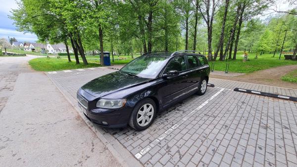 Черный Вольво В50 2006 в Арёгала, объемом двигателя 2.00 л и пробегом 413 тыс. км за 1400 €, фото 1 на AUTOMOTO.COM.LV