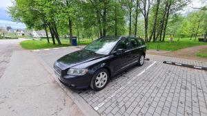 Melns Volvo V50 2006 Ariogala, ar dzinēja tilpumu 2.00 L un nobraukumu 413 tūkst. km par 1400 €, foto  vietnē AUTOMOTO.COM.LV