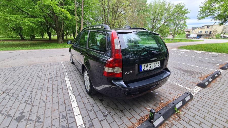 Black Volvo V50 2006 in Ariogala, with an engine capacity of 2.00 L and mileage of 413 thousand km for 1400 €, photo 9 on AUTOMOTO.COM.LV