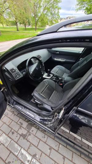 Black Volvo V50 2006 in Ariogala, with an engine capacity of 2.00 L and mileage of 413 thousand km for 1400 €, photo 11 on AUTOMOTO.COM.LV