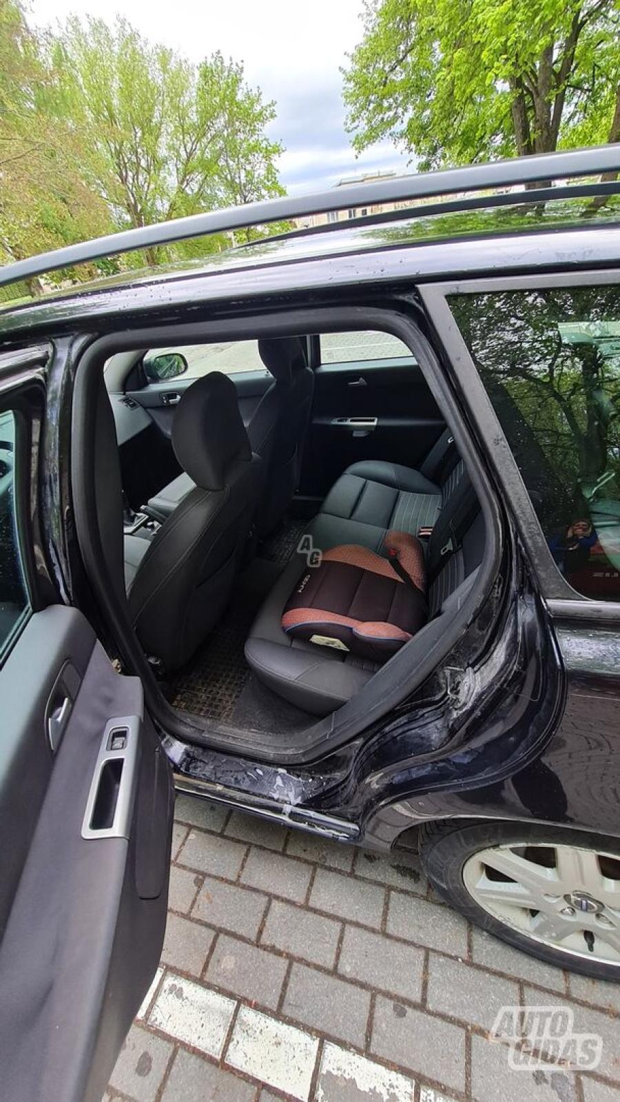 Black Volvo V50 2006 in Ariogala, with an engine capacity of 2.00 L and mileage of 413 thousand km for 1400 €, photo 12 on AUTOMOTO.COM.LV