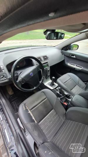 Black Volvo V50 2006 in Ariogala, with an engine capacity of 2.00 L and mileage of 413 thousand km for 1400 €, photo 13 on AUTOMOTO.COM.LV