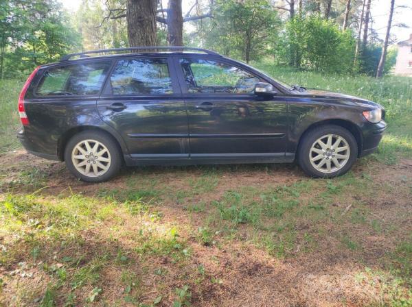 Melns Volvo V50 2006 Kuldīga, ar dzinēja tilpumu 2.00 L un nobraukumu 0 tūkst. km par 950 €, foto 3 vietnē AUTOMOTO.COM.LV