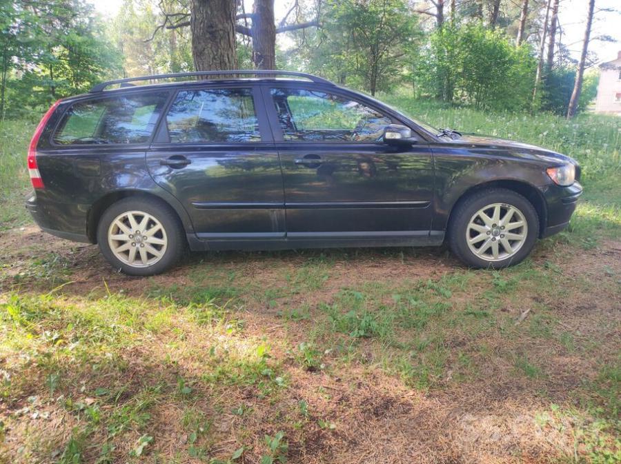 Melns Volvo V50 2006 Kuldīga, ar dzinēja tilpumu 2.00 L un nobraukumu 0 tūkst. km par 950 €, foto 4 vietnē AUTOMOTO.COM.LV
