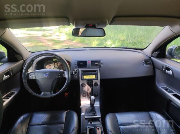 Melns Volvo V50 2006 Kuldīga, ar dzinēja tilpumu 2.00 L un nobraukumu 0 tūkst. km par 950 €, foto 6 vietnē AUTOMOTO.COM.LV