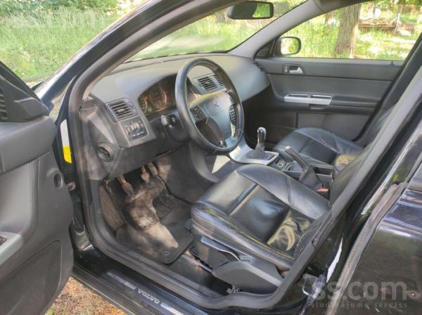 Melns Volvo V50 2006 Kuldīga, ar dzinēja tilpumu 2.00 L un nobraukumu 0 tūkst. km par 950 €, foto 7 vietnē AUTOMOTO.COM.LV