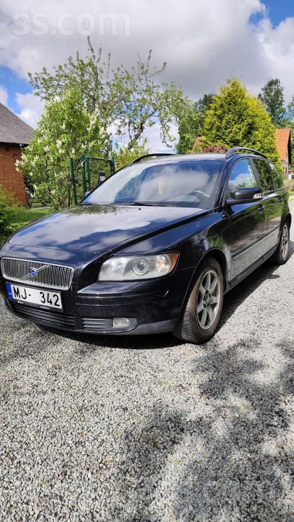 Black Volvo V50 2006 in Limbazi, with an engine capacity of 1.60 L and mileage of 347 thousand km for 2150 €, photo 2 on AUTOMOTO.COM.LV