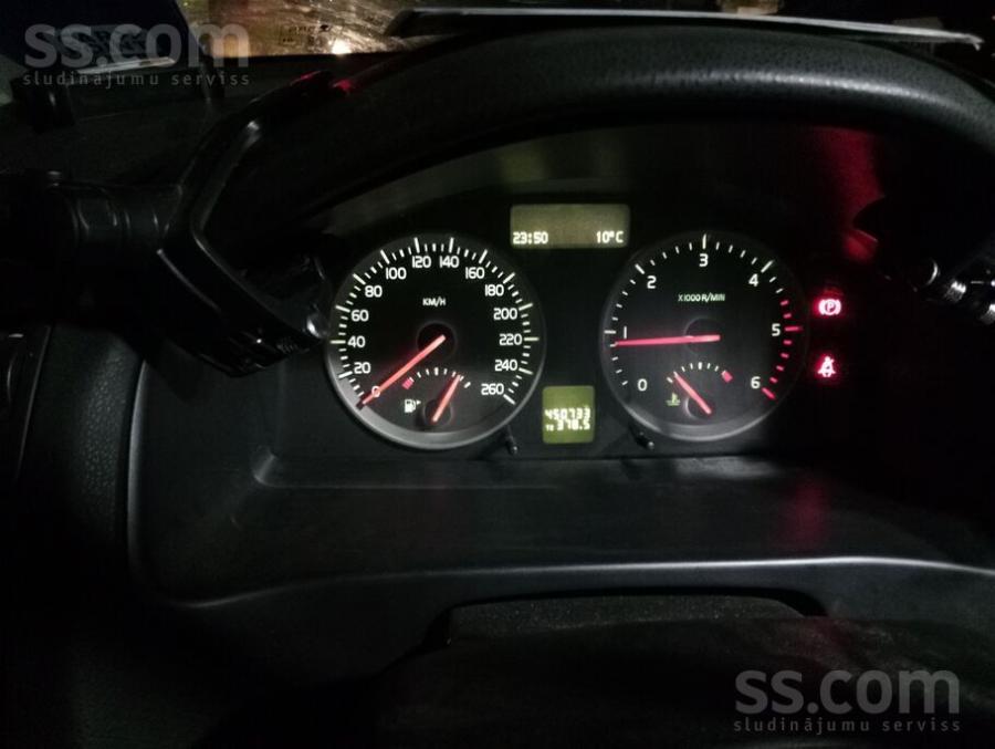 Melns Volvo V50 2006 Rīga, ar dzinēja tilpumu 2.00 L un nobraukumu 450 tūkst. km par 1000 €, foto 1 vietnē AUTOMOTO.COM.LV