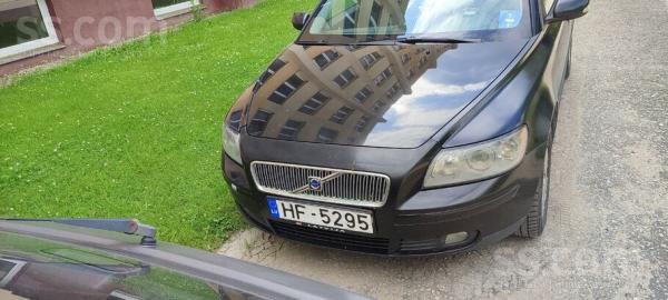 Black Volvo V50 2006 in Riga, with an engine capacity of 2.00 L and mileage of 450 thousand km for 1000 €, photo 4 on AUTOMOTO.COM.LV