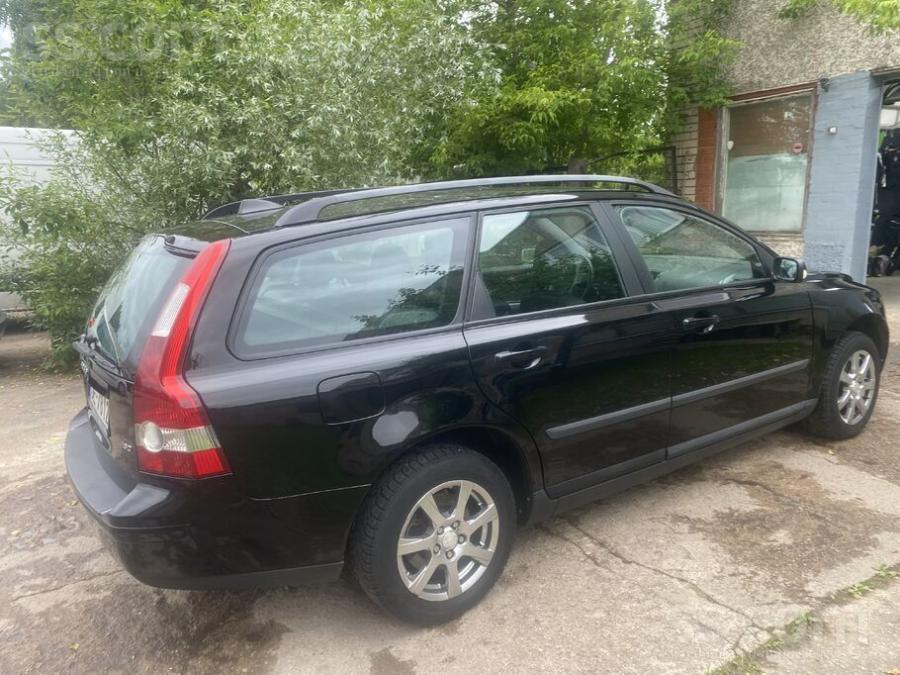 Melns Volvo V50 2006 Daugavpils, ar dzinēja tilpumu 1.60 L un nobraukumu 251 tūkst. km par 2100 €, foto 3 vietnē AUTOMOTO.COM.LV