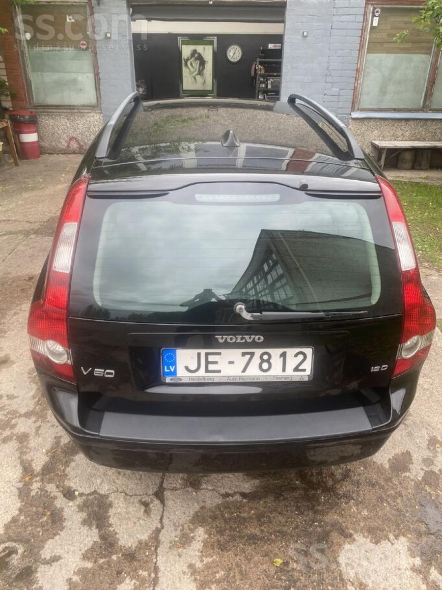 Melns Volvo V50 2006 Daugavpils, ar dzinēja tilpumu 1.60 L un nobraukumu 251 tūkst. km par 2100 €, foto 7 vietnē AUTOMOTO.COM.LV