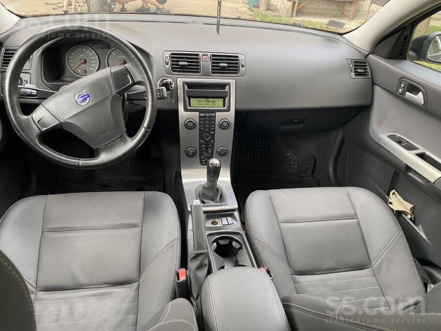 Melns Volvo V50 2006 Daugavpils, ar dzinēja tilpumu 1.60 L un nobraukumu 251 tūkst. km par 2100 €, foto 8 vietnē AUTOMOTO.COM.LV