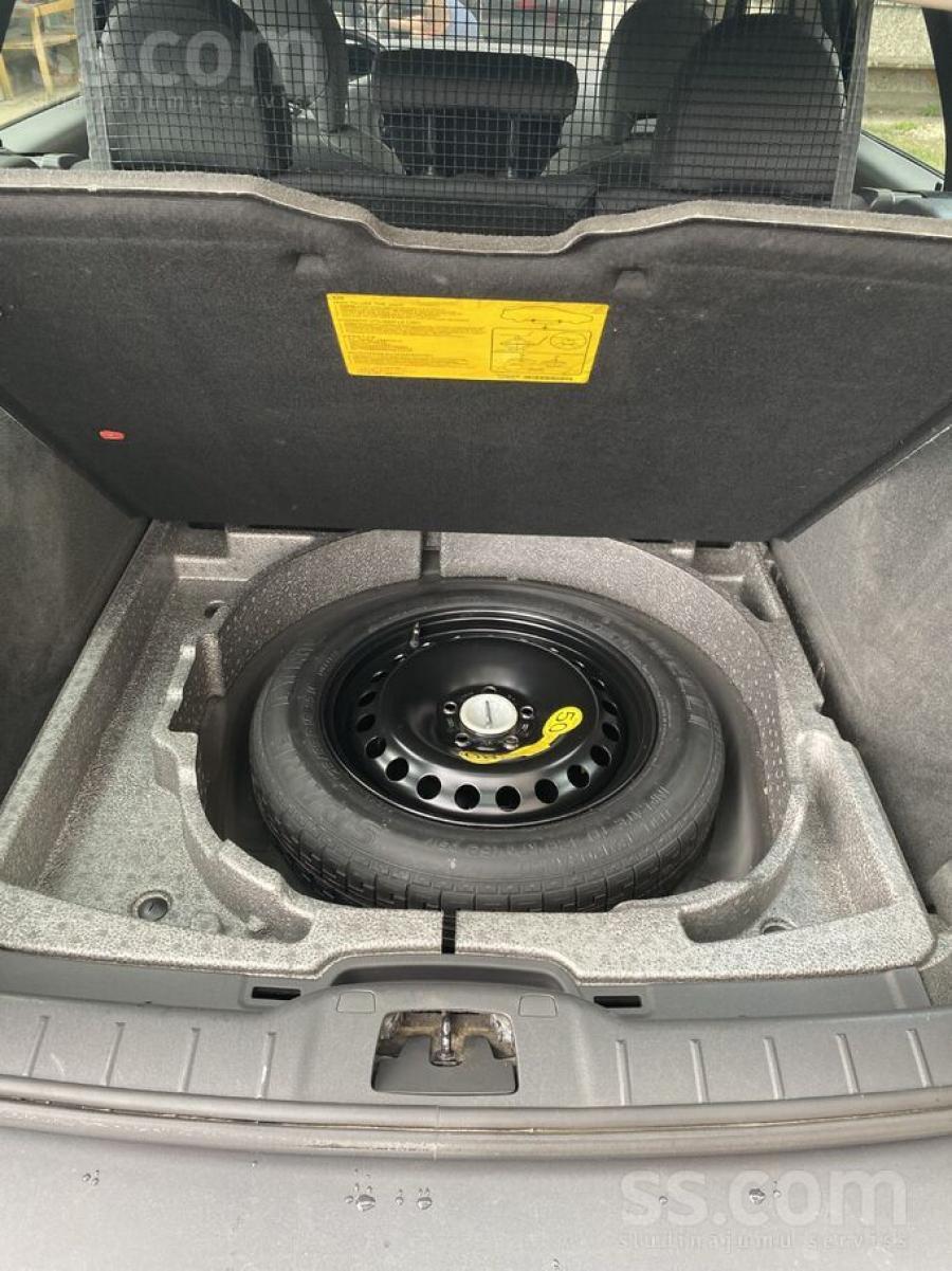 Melns Volvo V50 2006 Daugavpils, ar dzinēja tilpumu 1.60 L un nobraukumu 251 tūkst. km par 2100 €, foto 9 vietnē AUTOMOTO.COM.LV