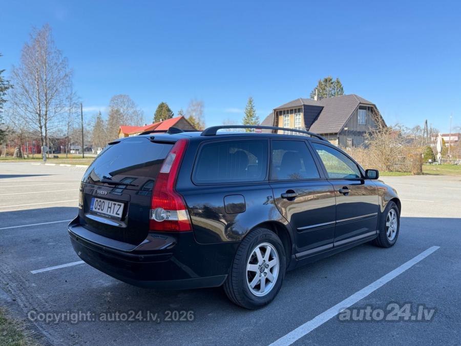 Black Volvo V50 2006 in Kehra, with an engine capacity of 1.60 L and mileage of 250 thousand km for 3300 €, photo 5 on AUTOMOTO.COM.LV