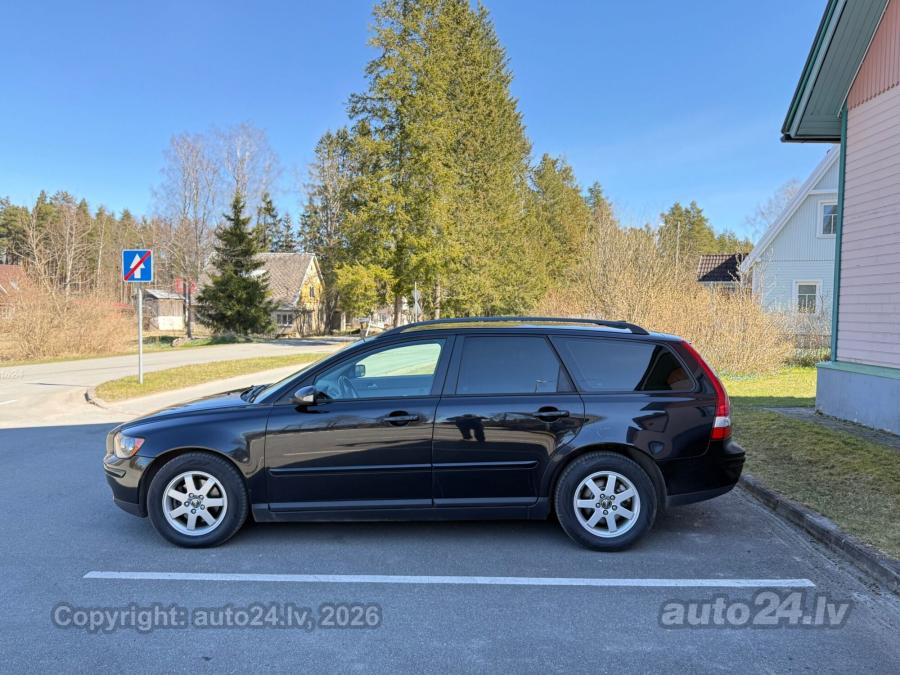 Black Volvo V50 2006 in Kehra, with an engine capacity of 1.60 L and mileage of 250 thousand km for 3300 €, photo 7 on AUTOMOTO.COM.LV