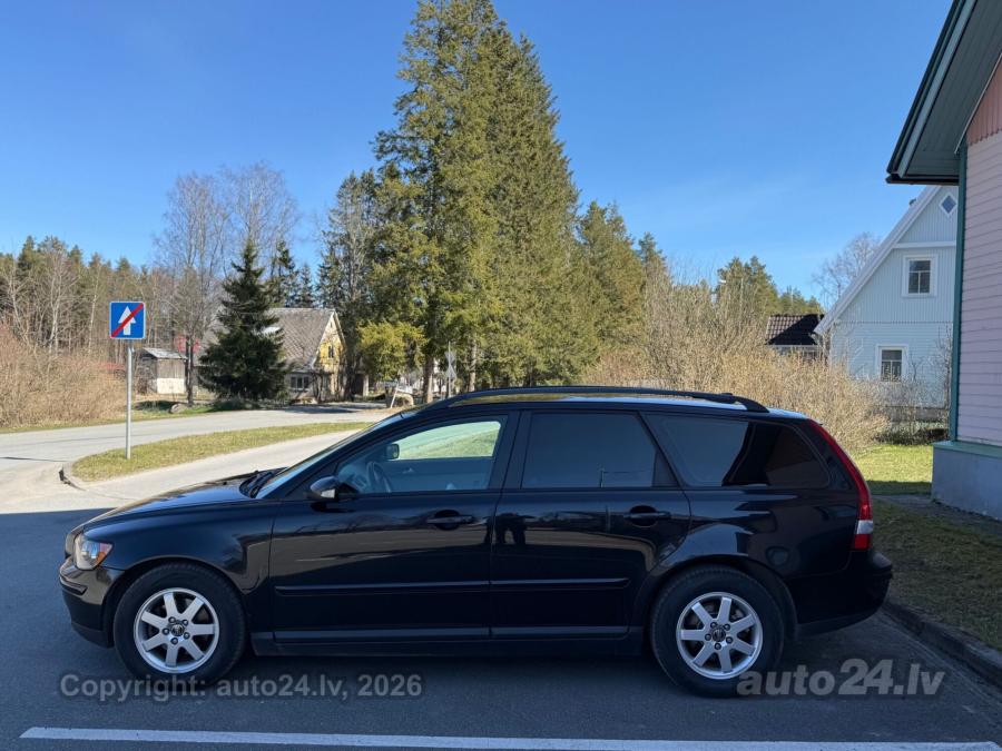 Black Volvo V50 2006 in Kehra, with an engine capacity of 1.60 L and mileage of 250 thousand km for 3300 €, photo 8 on AUTOMOTO.COM.LV