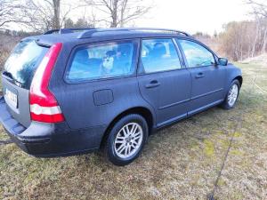 Black Volvo V50 2006 in Gulbene, with an engine capacity of 1.60 L and mileage of 378 thousand km for 1200 €, photo  on AUTOMOTO.COM.LV