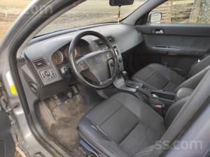 Black Volvo V50 2006 in Gulbene, with an engine capacity of 1.60 L and mileage of 378 thousand km for 1200 €, photo 6 on AUTOMOTO.COM.LV