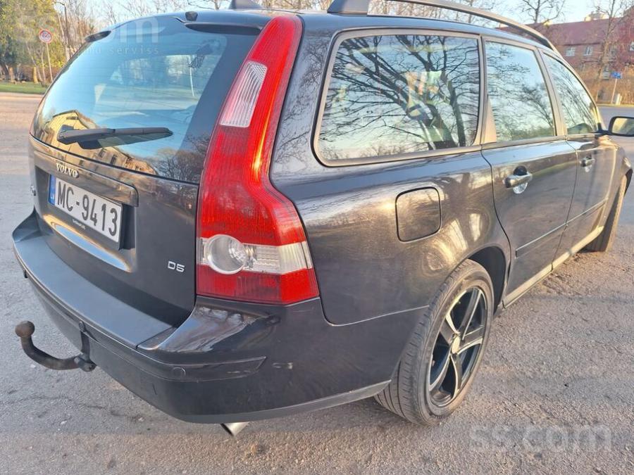 Melns Volvo V50 2006 Ogre, ar dzinēja tilpumu 2.40 L un nobraukumu 343 tūkst. km par 2450 €, foto 1 vietnē AUTOMOTO.COM.LV