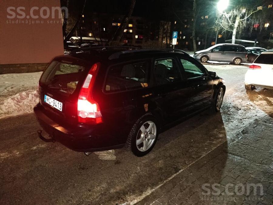Melns Volvo V50 2006 Ogre, ar dzinēja tilpumu 2.40 L un nobraukumu 343 tūkst. km par 2450 €, foto 3 vietnē AUTOMOTO.COM.LV