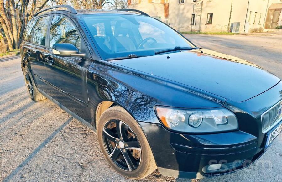 Melns Volvo V50 2006 Ogre, ar dzinēja tilpumu 2.40 L un nobraukumu 343 tūkst. km par 2450 €, foto 5 vietnē AUTOMOTO.COM.LV