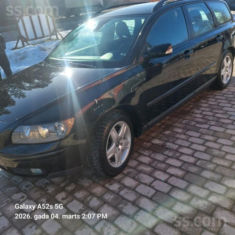Черный Вольво В50 2006 в Резекне, объемом двигателя 2.00 л и пробегом 300 тыс. км за 2100 €, фото 3 на AUTOMOTO.COM.LV