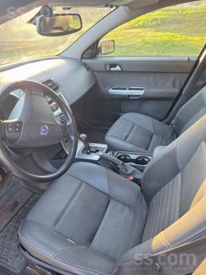 Melns Volvo V50 2006 Ogre, ar dzinēja tilpumu 2.40 L un nobraukumu 346 tūkst. km par 2000 €, foto 4 vietnē AUTOMOTO.COM.LV