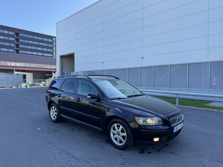 Black Volvo V50 2006 in Paide, with an engine capacity of 1.60 L and mileage of 249 thousand km for 2850 €, photo 1 on AUTOMOTO.COM.LV