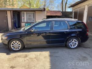 Черный Вольво В50 2006 в Рига, объемом двигателя 2.40 л и пробегом 436 тыс. км за 1000 €, фото  на AUTOMOTO.COM.LV