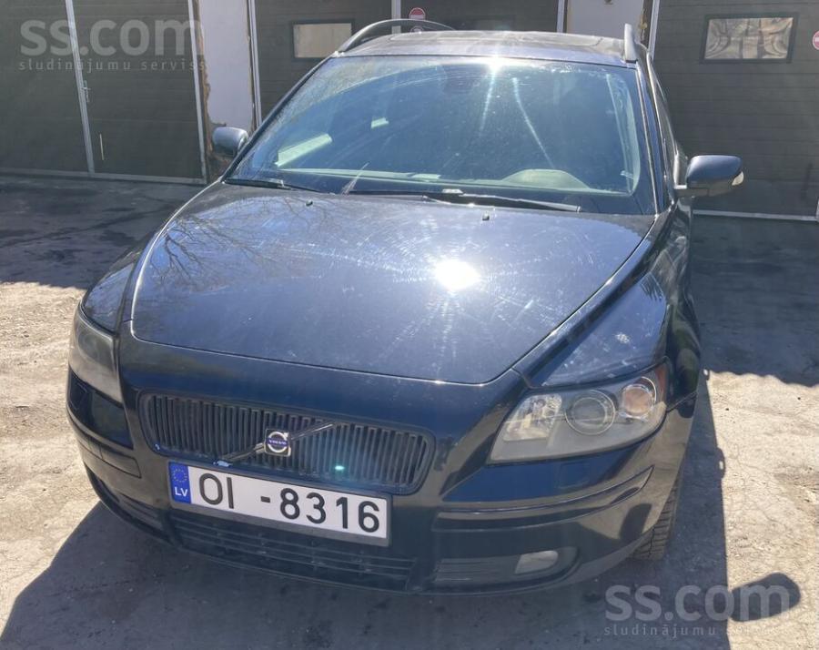 Black Volvo V50 2006 in Riga, with an engine capacity of 2.40 L and mileage of 436 thousand km for 1000 €, photo 4 on AUTOMOTO.COM.LV