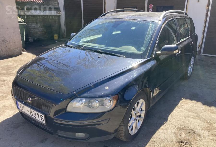 Black Volvo V50 2006 in Riga, with an engine capacity of 2.40 L and mileage of 436 thousand km for 1000 €, photo 5 on AUTOMOTO.COM.LV