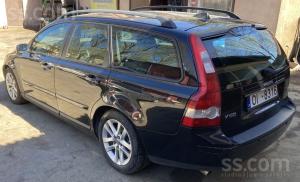 Black Volvo V50 2006 in Riga, with an engine capacity of 2.40 L and mileage of 436 thousand km for 1000 €, photo 6 on AUTOMOTO.COM.LV