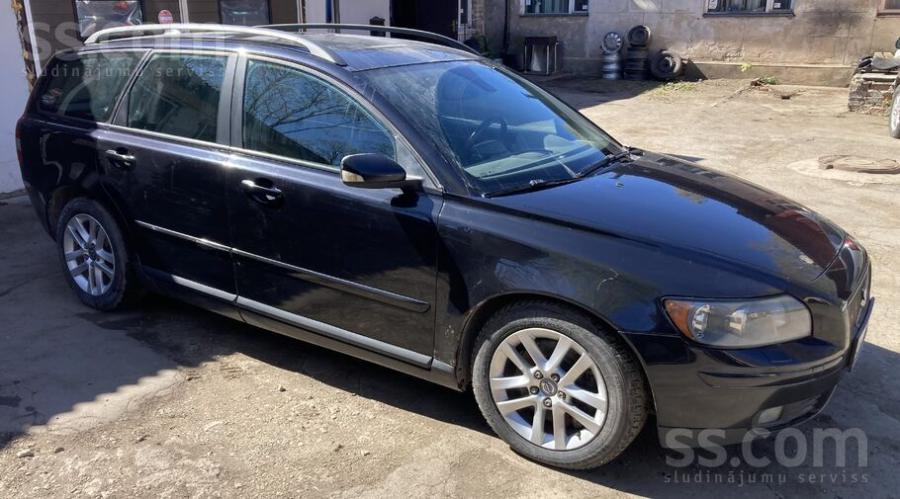 Black Volvo V50 2006 in Riga, with an engine capacity of 2.40 L and mileage of 436 thousand km for 1000 €, photo 8 on AUTOMOTO.COM.LV