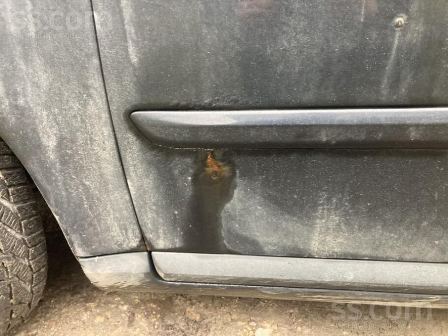 Black Volvo V50 2006 in Riga, with an engine capacity of 2.40 L and mileage of 436 thousand km for 1000 €, photo 14 on AUTOMOTO.COM.LV