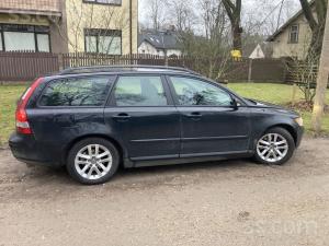 Melns Volvo V50 2006 Rīga, ar dzinēja tilpumu 2.40 L un nobraukumu 436 tūkst. km par 900 €, foto 1 vietnē AUTOMOTO.COM.LV