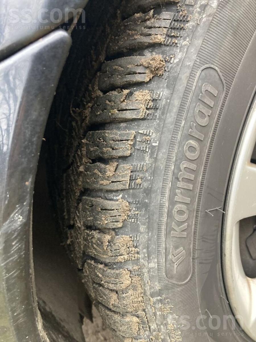 Melns Volvo V50 2006 Rīga, ar dzinēja tilpumu 2.40 L un nobraukumu 436 tūkst. km par 900 €, foto 5 vietnē AUTOMOTO.COM.LV