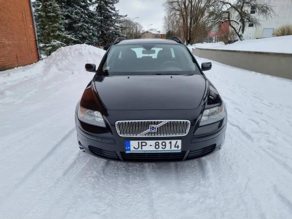 Черный Вольво В50 2006 в Екабпилс, объемом двигателя 1.60 л и пробегом 371 тыс. км за 2150 €, фото 2 на AUTOMOTO.COM.LV