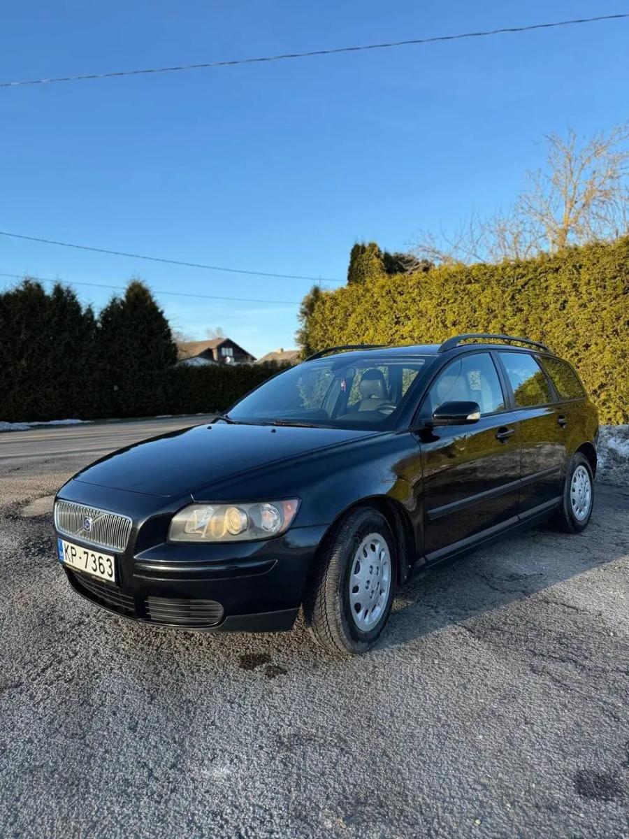Melns Volvo V50 2006 Rīga, ar dzinēja tilpumu 1.60 L un nobraukumu 230 tūkst. km par 1750 €, foto 1 vietnē AUTOMOTO.COM.LV