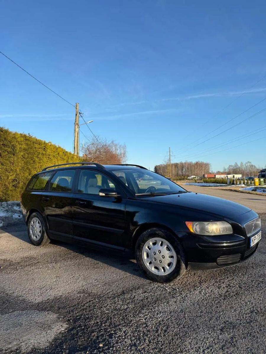 Melns Volvo V50 2006 Rīga, ar dzinēja tilpumu 1.60 L un nobraukumu 230 tūkst. km par 1750 €, foto 3 vietnē AUTOMOTO.COM.LV