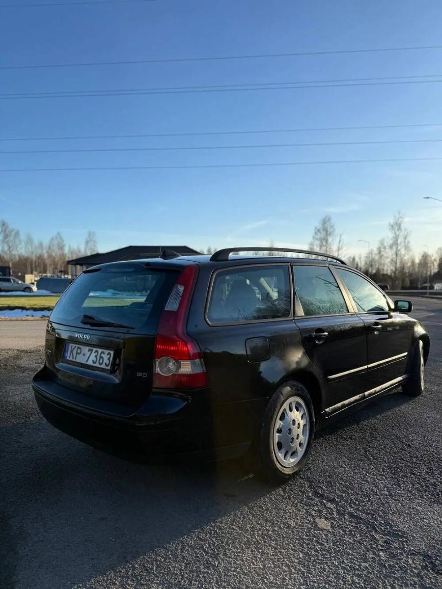 Melns Volvo V50 2006 Rīga, ar dzinēja tilpumu 1.60 L un nobraukumu 230 tūkst. km par 1750 €, foto 5 vietnē AUTOMOTO.COM.LV